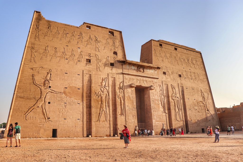 Templo de Edfu, el templo mejor conservado de Egipto [Guía Completa] - Polyviajeros